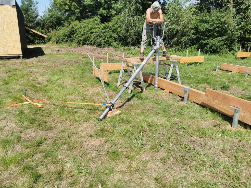 Fondation par pieux a visser pour construction légère – West Wood Tiny