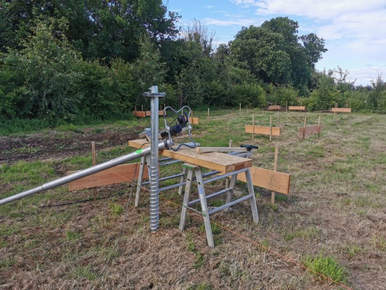 Fondation par pieux a visser pour construction légère – West Wood Tiny